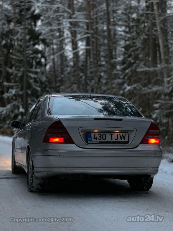 Mercedes-Benz C-Class 2003 in Tallinn, with an engine capacity of 2.70 L and mileage of 301 thousand km for 3999 €, photo 6 on AUTOMOTO.COM.LV