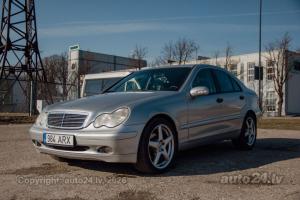 Mercedes-Benz C-Class 2003 Tallina, ar dzinēja tilpumu 2.00 L un nobraukumu 217 tūkst. km par 2800 €, foto  vietnē AUTOMOTO.COM.LV
