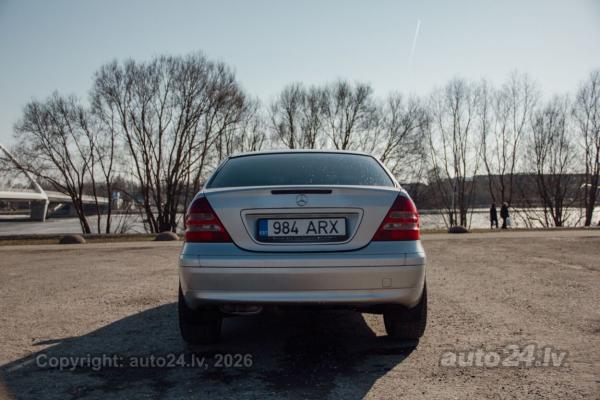 Mercedes-Benz C-Class 2003 Tallina, ar dzinēja tilpumu 2.00 L un nobraukumu 217 tūkst. km par 2800 €, foto 4 vietnē AUTOMOTO.COM.LV