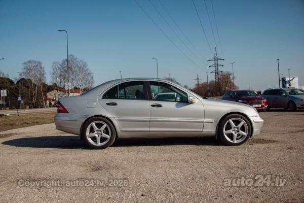 Mercedes-Benz C-Class 2003 Tallina, ar dzinēja tilpumu 2.00 L un nobraukumu 217 tūkst. km par 2800 €, foto 8 vietnē AUTOMOTO.COM.LV