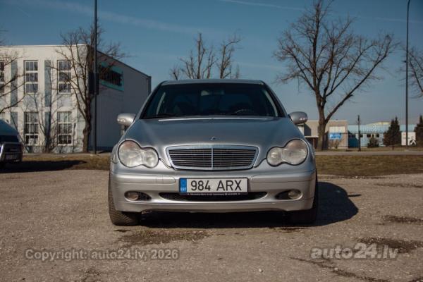 Mercedes-Benz C-Class 2003 Tallina, ar dzinēja tilpumu 2.00 L un nobraukumu 217 tūkst. km par 2800 €, foto 10 vietnē AUTOMOTO.COM.LV
