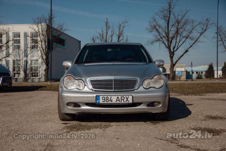 Mercedes-Benz C-Class 2003 Tallina, ar dzinēja tilpumu 2.00 L un nobraukumu 217 tūkst. km par 2800 €, foto 10 vietnē AUTOMOTO.COM.LV