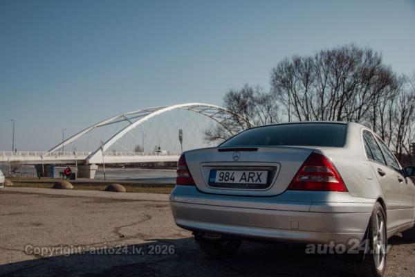 Mercedes-Benz C-Class 2003 in Tallinn, with an engine capacity of 2.00 L and mileage of 217 thousand km for 2800 €, photo 11 on AUTOMOTO.COM.LV