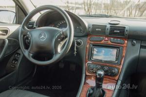 Mercedes-Benz C-Class 2003 Tallina, ar dzinēja tilpumu 2.00 L un nobraukumu 217 tūkst. km par 2800 €, foto 13 vietnē AUTOMOTO.COM.LV