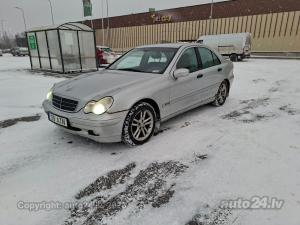 Mercedes-Benz C-Class 2004 Tallina, ar dzinēja tilpumu 1.80 L un nobraukumu 250 tūkst. km par 1299 €, foto 2 vietnē AUTOMOTO.COM.LV