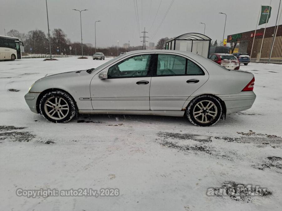 Mercedes-Benz C-Class 2004 Tallina, ar dzinēja tilpumu 1.80 L un nobraukumu 250 tūkst. km par 1299 €, foto 7 vietnē AUTOMOTO.COM.LV