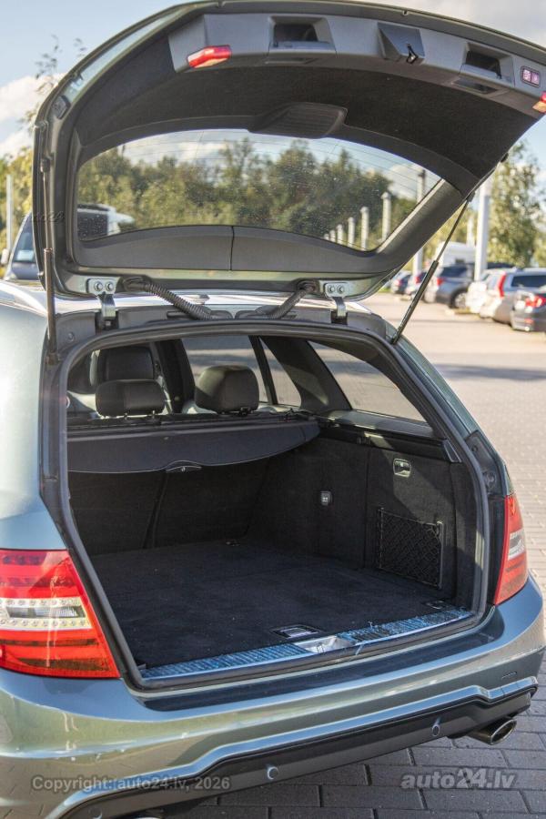 Mercedes-Benz C-Class 2011 in Tallinn, with an engine capacity of 3.00 L and mileage of 304 thousand km for 9700 €, photo 11 on AUTOMOTO.COM.LV