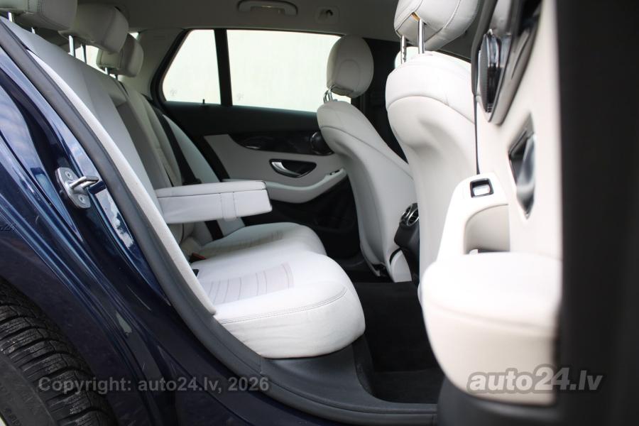Mercedes-Benz C-Class 2017 in Tallinn, with an engine capacity of 2.00 L and mileage of 240 thousand km for 10500 €, photo 16 on AUTOMOTO.COM.LV