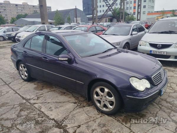 Violet Mercedes-Benz C-Class 2003 in Tallinn, with an engine capacity of 1.80 L and mileage of 268 thousand km for 999 €, photo 1 on AUTOMOTO.COM.LV