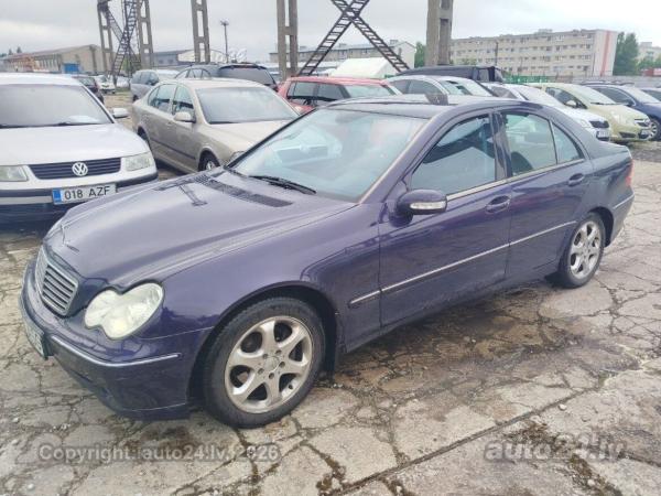 Violet Mercedes-Benz C-Class 2003 in Tallinn, with an engine capacity of 1.80 L and mileage of 268 thousand km for 999 €, photo 2 on AUTOMOTO.COM.LV