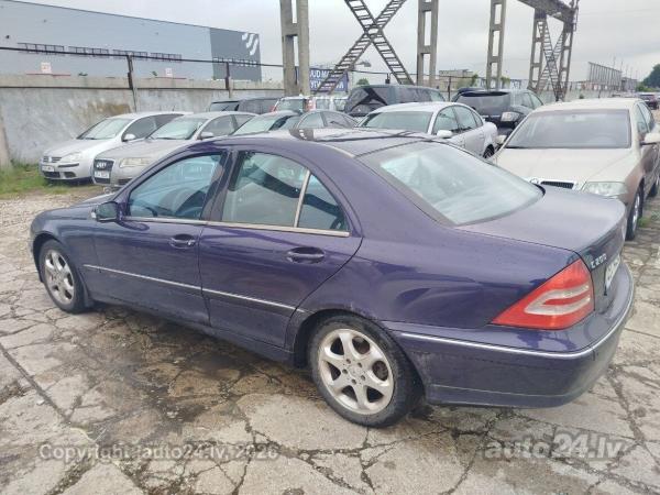 Violet Mercedes-Benz C-Class 2003 in Tallinn, with an engine capacity of 1.80 L and mileage of 268 thousand km for 999 €, photo 4 on AUTOMOTO.COM.LV