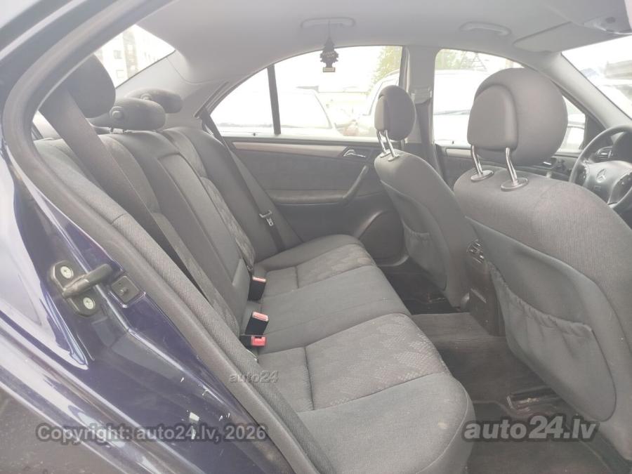 Violets Mercedes-Benz C-Class 2003 Tallina, ar dzinēja tilpumu 1.80 L un nobraukumu 268 tūkst. km par 999 €, foto 8 vietnē AUTOMOTO.COM.LV