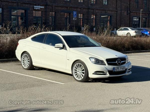 Balts Mercedes-Benz C-Class 2011 Tallina, ar dzinēja tilpumu 2.10 L un nobraukumu 320 tūkst. km par 8700 €, foto 2 vietnē AUTOMOTO.COM.LV