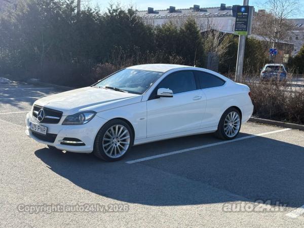 Balts Mercedes-Benz C-Class 2011 Tallina, ar dzinēja tilpumu 2.10 L un nobraukumu 320 tūkst. km par 8700 €, foto 4 vietnē AUTOMOTO.COM.LV