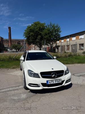 Balts Mercedes-Benz C-Class 2011 Tallina, ar dzinēja tilpumu 2.10 L un nobraukumu 320 tūkst. km par 7600 €, foto  vietnē AUTOMOTO.COM.LV