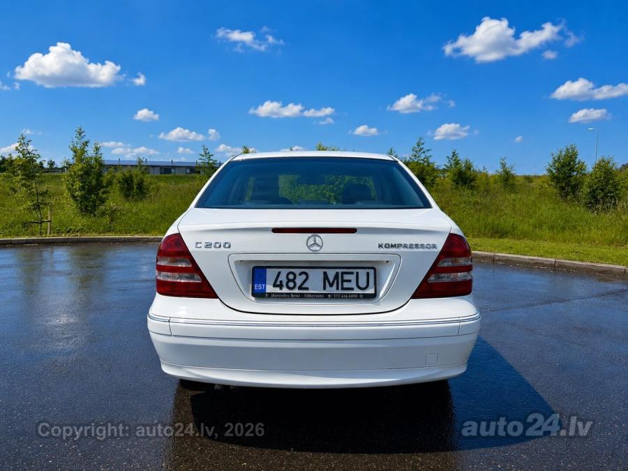 Balts Mercedes-Benz C-Class 2005 Tallina, ar dzinēja tilpumu 1.80 L un nobraukumu 223 tūkst. km par 2500 €, foto 3 vietnē AUTOMOTO.COM.LV