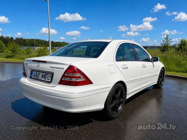 White Mercedes-Benz C-Class 2005 in Tallinn, with an engine capacity of 1.80 L and mileage of 223 thousand km for 2500 €, photo 3 on AUTOMOTO.COM.LV