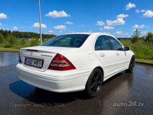 Balts Mercedes-Benz C-Class 2005 Tallina, ar dzinēja tilpumu 1.80 L un nobraukumu 223 tūkst. km par 2500 €, foto 4 vietnē AUTOMOTO.COM.LV