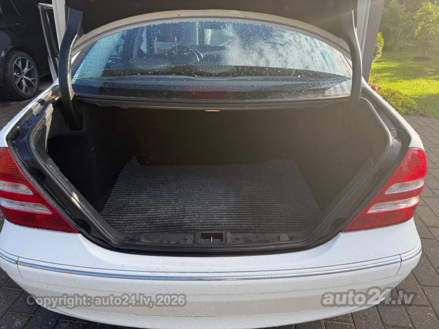 Balts Mercedes-Benz C-Class 2005 Tallina, ar dzinēja tilpumu 1.80 L un nobraukumu 223 tūkst. km par 2500 €, foto 15 vietnē AUTOMOTO.COM.LV