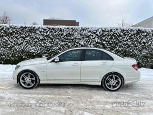 White Mercedes-Benz C-Class 2007 in Tallinn, with an engine capacity of 3.00 L and mileage of 288 thousand km for 4500 €, photo 4 on AUTOMOTO.COM.LV