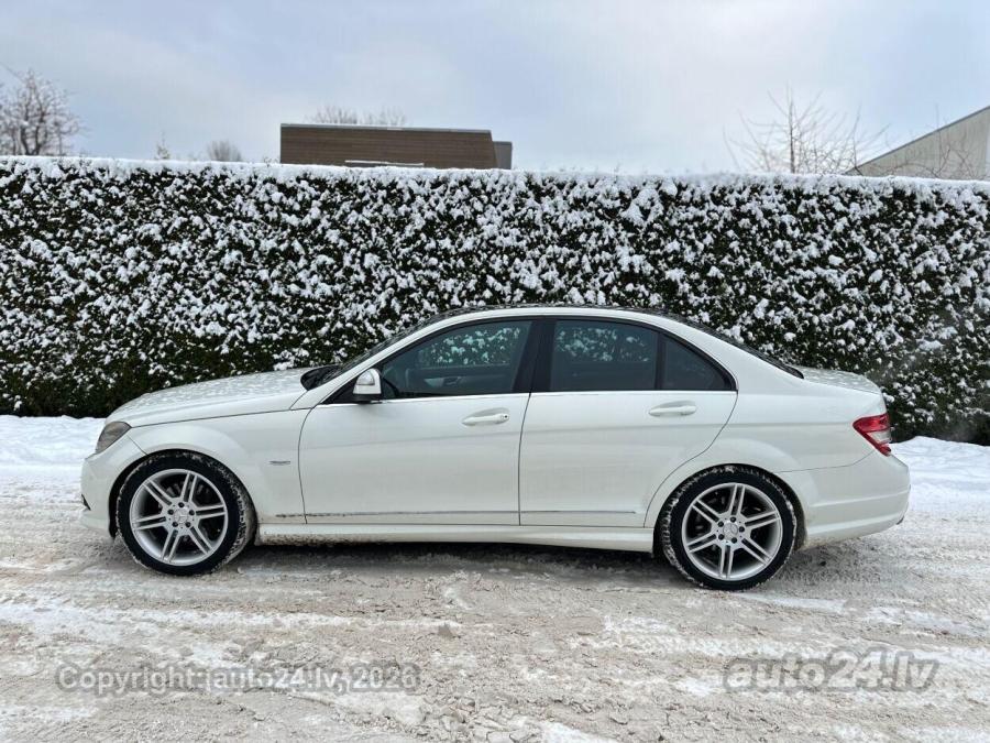 White Mercedes-Benz C-Class 2007 in Tallinn, with an engine capacity of 3.00 L and mileage of 288 thousand km for 4500 €, photo 4 on AUTOMOTO.COM.LV
