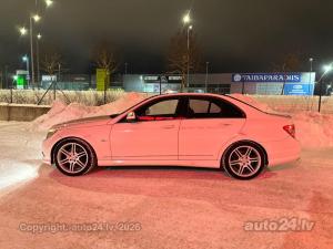 White Mercedes-Benz C-Class 2007 in Tallinn, with an engine capacity of 3.00 L and mileage of 288 thousand km for 4500 €, photo 5 on AUTOMOTO.COM.LV