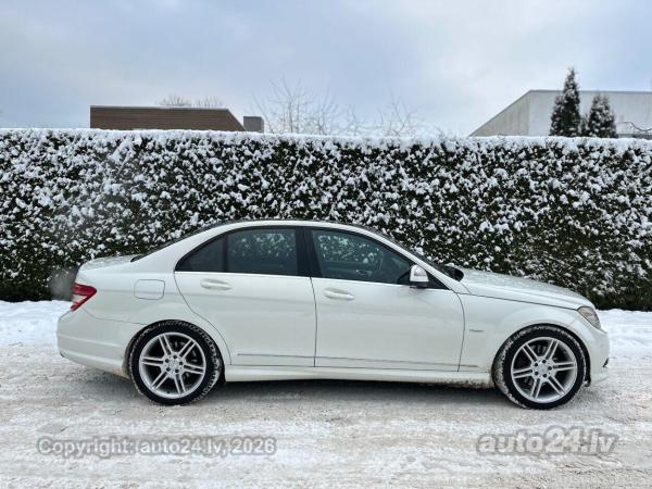 White Mercedes-Benz C-Class 2007 in Tallinn, with an engine capacity of 3.00 L and mileage of 288 thousand km for 4500 €, photo 7 on AUTOMOTO.COM.LV