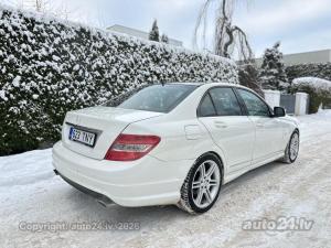 White Mercedes-Benz C-Class 2007 in Tallinn, with an engine capacity of 3.00 L and mileage of 288 thousand km for 4500 €, photo 9 on AUTOMOTO.COM.LV