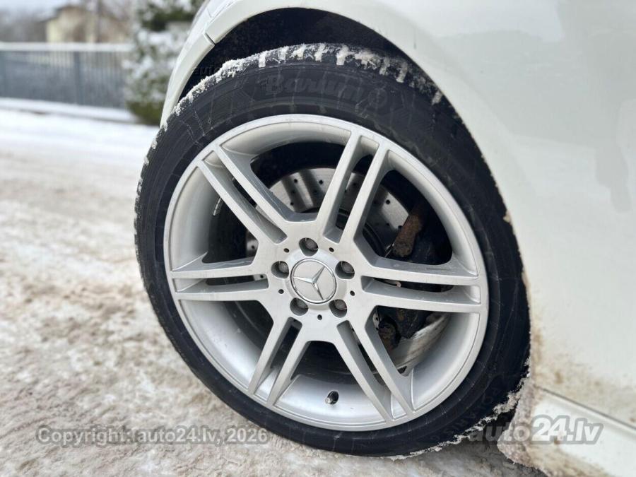 White Mercedes-Benz C-Class 2007 in Tallinn, with an engine capacity of 3.00 L and mileage of 288 thousand km for 4500 €, photo 13 on AUTOMOTO.COM.LV