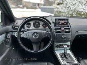 White Mercedes-Benz C-Class 2007 in Tallinn, with an engine capacity of 3.00 L and mileage of 288 thousand km for 4500 €, photo 15 on AUTOMOTO.COM.LV