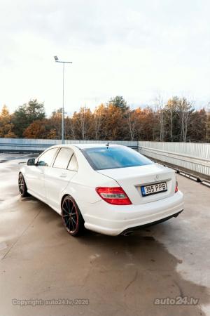 Balts Mercedes-Benz C-Class 2007 Tallina, ar dzinēja tilpumu 3.00 L un nobraukumu 229 tūkst. km par 6700 €, foto 4 vietnē AUTOMOTO.COM.LV