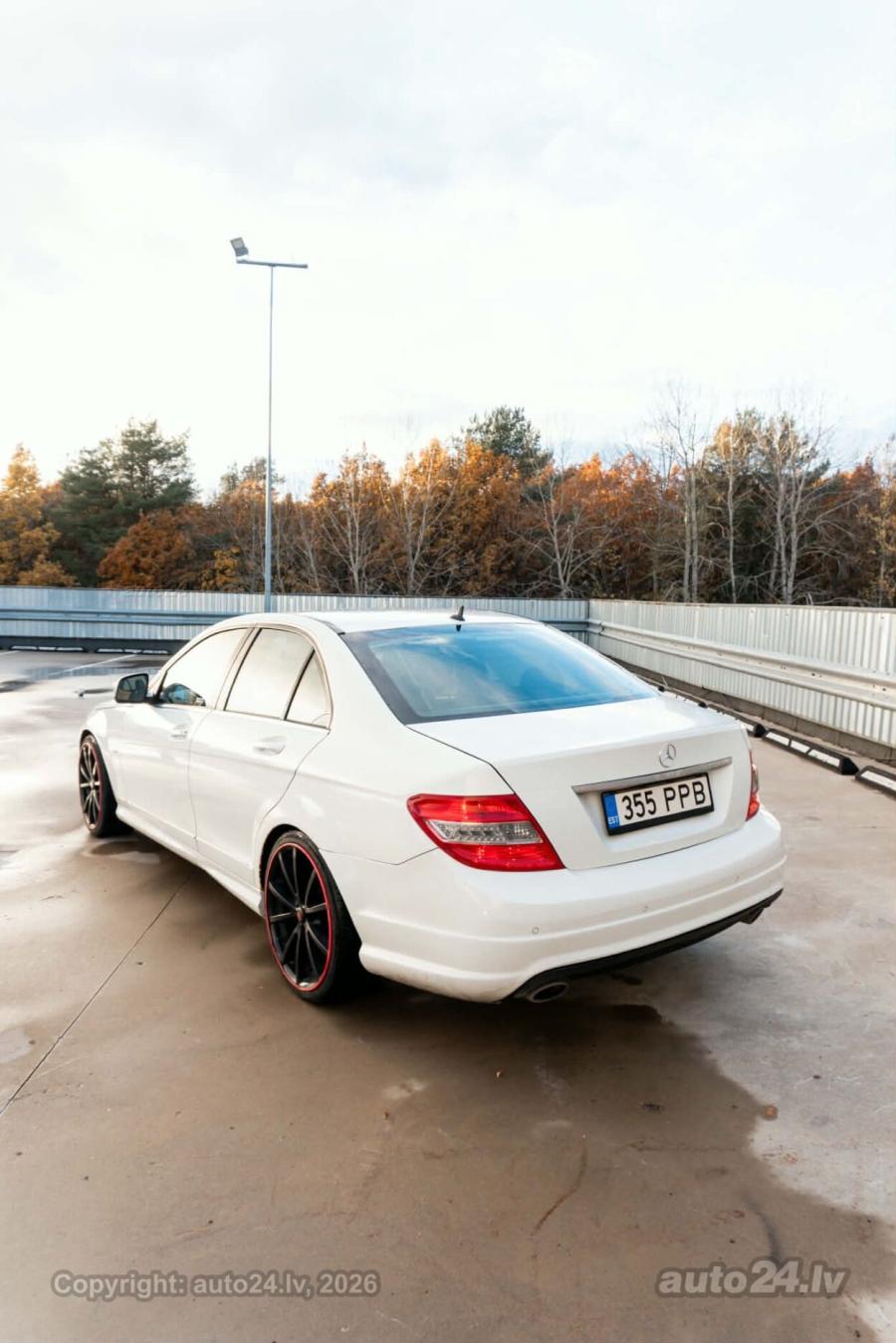 Balts Mercedes-Benz C-Class 2007 Tallina, ar dzinēja tilpumu 3.00 L un nobraukumu 229 tūkst. km par 6700 €, foto 4 vietnē AUTOMOTO.COM.LV