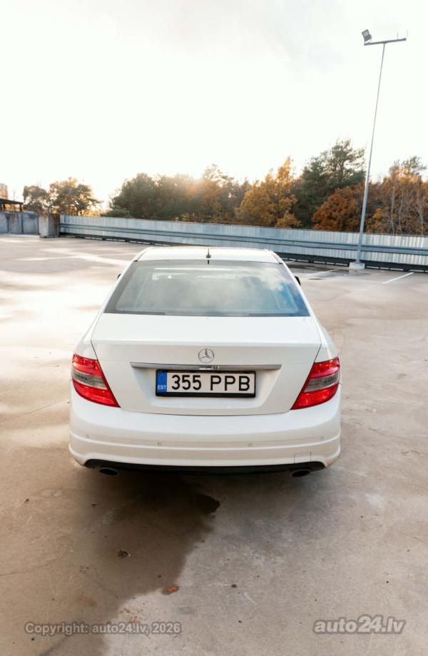 White Mercedes-Benz C-Class 2007 in Tallinn, with an engine capacity of 3.00 L and mileage of 229 thousand km for 6700 €, photo 5 on AUTOMOTO.COM.LV
