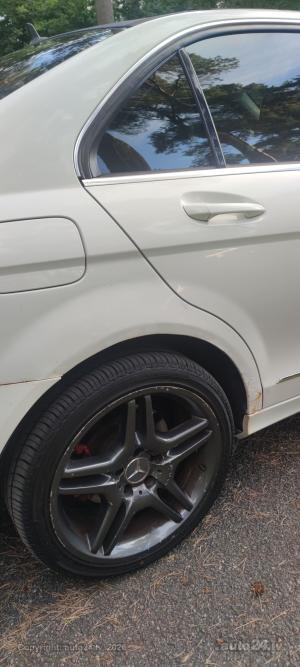 White Mercedes-Benz C-Class 2007 in Tallinn, with an engine capacity of 3.00 L and mileage of 0 thousand km for 5900 €, photo 7 on AUTOMOTO.COM.LV