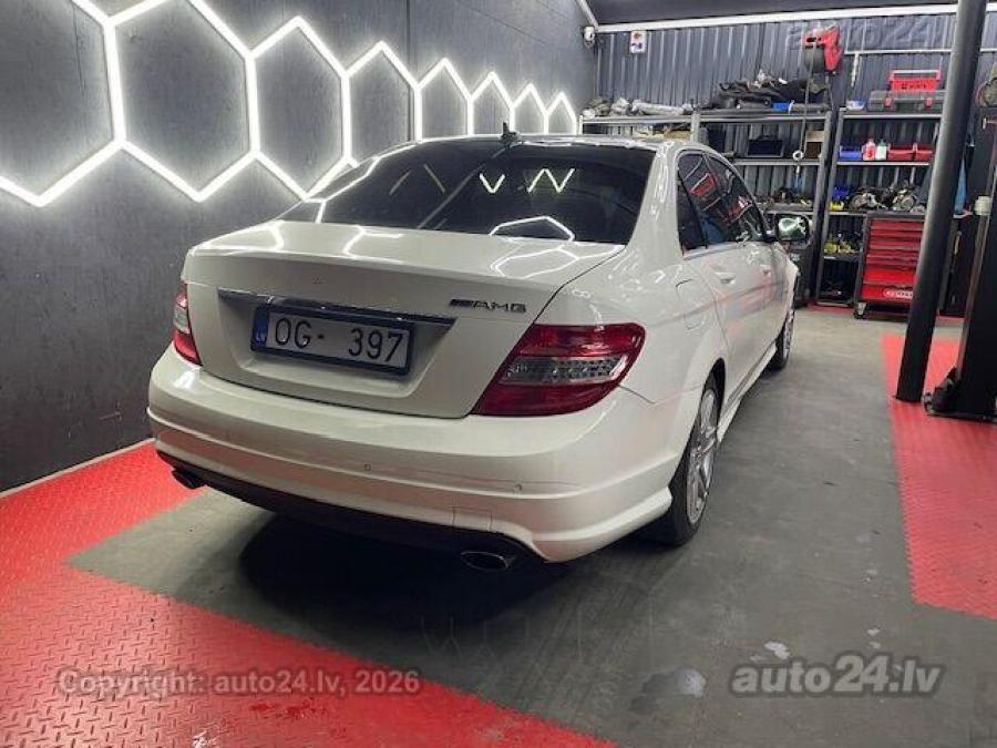 White Mercedes-Benz C-Class 2008 in Riga, with an engine capacity of 3.00 L and mileage of 352 thousand km for 6200 €, photo 4 on AUTOMOTO.COM.LV