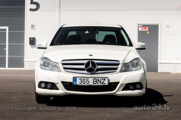 White Mercedes-Benz C-Class 2011 in Tallinn, with an engine capacity of 2.10 L and mileage of 295 thousand km for 7490 €, photo 4 on AUTOMOTO.COM.LV