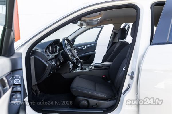 White Mercedes-Benz C-Class 2011 in Tallinn, with an engine capacity of 2.10 L and mileage of 295 thousand km for 7490 €, photo 10 on AUTOMOTO.COM.LV