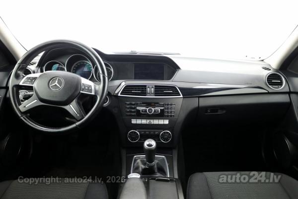 Balts Mercedes-Benz C-Class 2011 Tallina, ar dzinēja tilpumu 2.10 L un nobraukumu 299 tūkst. km par 3999 €, foto 6 vietnē AUTOMOTO.COM.LV