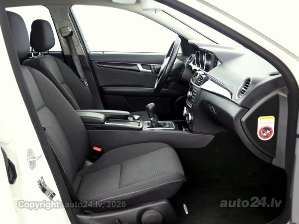 Balts Mercedes-Benz C-Class 2011 Tallina, ar dzinēja tilpumu 2.10 L un nobraukumu 299 tūkst. km par 3999 €, foto 7 vietnē AUTOMOTO.COM.LV