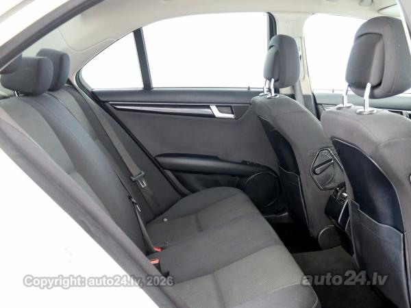 Balts Mercedes-Benz C-Class 2011 Tallina, ar dzinēja tilpumu 2.10 L un nobraukumu 299 tūkst. km par 3999 €, foto 8 vietnē AUTOMOTO.COM.LV