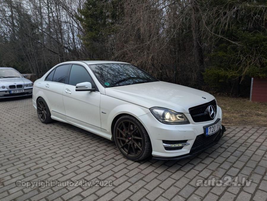 Balts Mercedes-Benz C-Class 2012 Tallina, ar dzinēja tilpumu 3.50 L un nobraukumu 284 tūkst. km par 13500 €, foto 2 vietnē AUTOMOTO.COM.LV