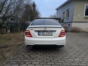 Balts Mercedes-Benz C-Class 2012 Tallina, ar dzinēja tilpumu 3.50 L un nobraukumu 284 tūkst. km par 13500 €, foto 4 vietnē AUTOMOTO.COM.LV