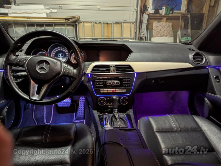 Balts Mercedes-Benz C-Class 2012 Tallina, ar dzinēja tilpumu 3.50 L un nobraukumu 284 tūkst. km par 13500 €, foto 9 vietnē AUTOMOTO.COM.LV