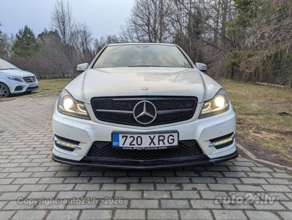 White Mercedes-Benz C-Class 2012 in Tallinn, with an engine capacity of 3.50 L and mileage of 284 thousand km for 13500 €, photo 3 on AUTOMOTO.COM.LV