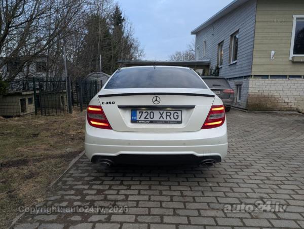 White Mercedes-Benz C-Class 2012 in Tallinn, with an engine capacity of 3.50 L and mileage of 284 thousand km for 13500 €, photo 4 on AUTOMOTO.COM.LV