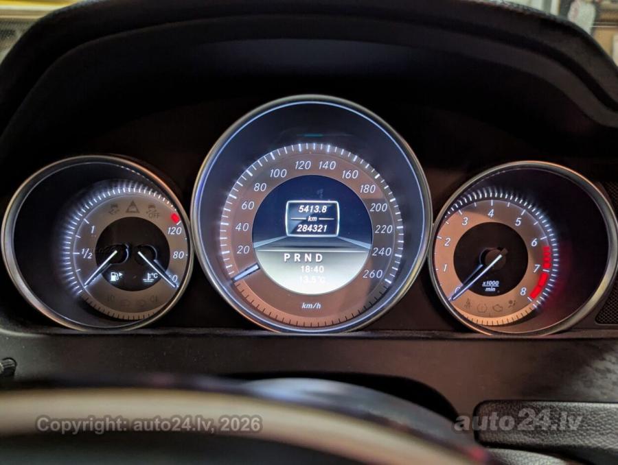White Mercedes-Benz C-Class 2012 in Tallinn, with an engine capacity of 3.50 L and mileage of 284 thousand km for 13500 €, photo 10 on AUTOMOTO.COM.LV