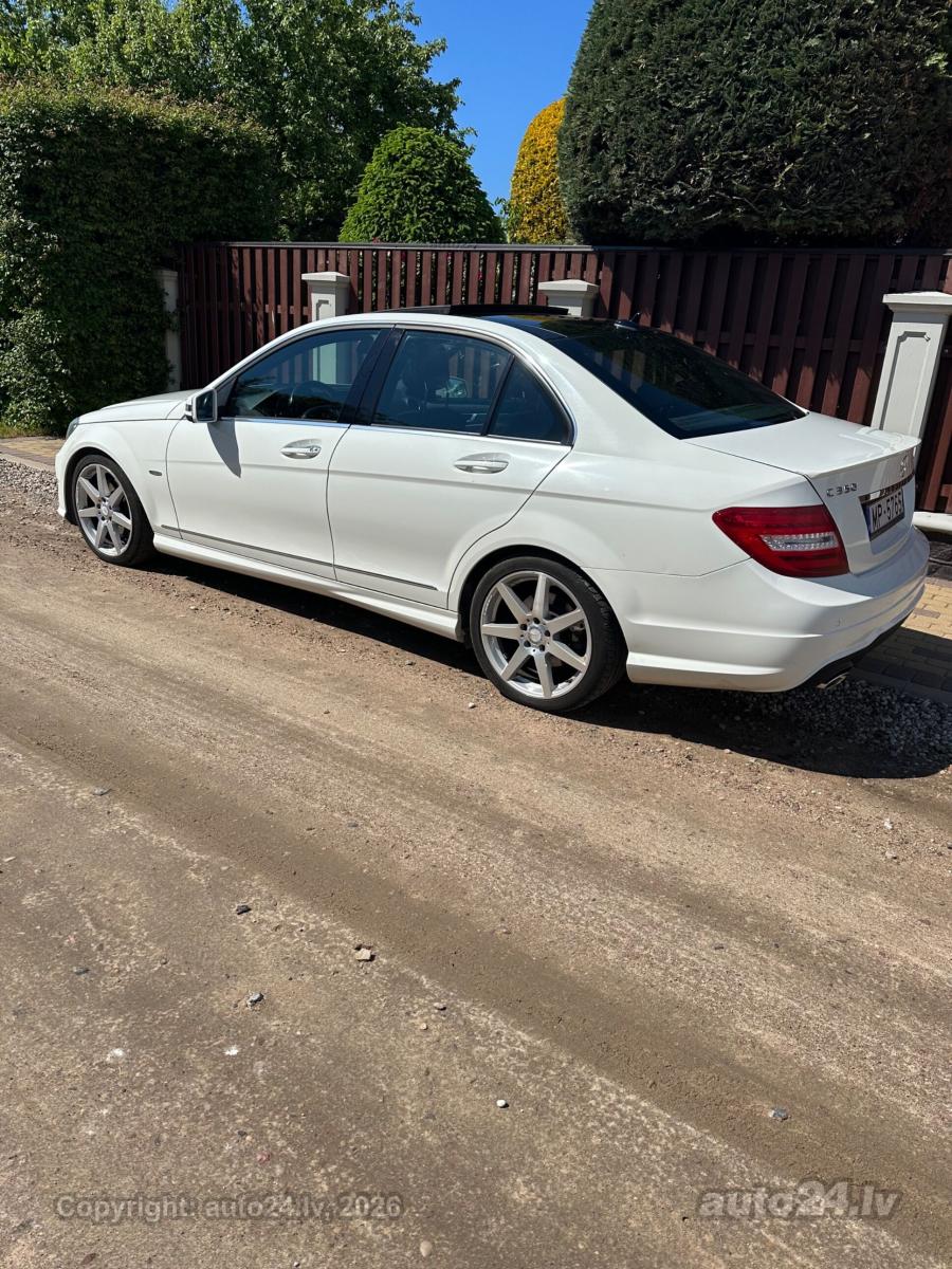 Balts Mercedes-Benz C-Class 2012 Rīga, ar dzinēja tilpumu 3.50 L un nobraukumu 128 tūkst. km par 12000 €, foto 4 vietnē AUTOMOTO.COM.LV