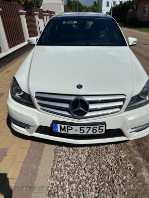 Balts Mercedes-Benz C-Class 2012 Rīga, ar dzinēja tilpumu 3.50 L un nobraukumu 128 tūkst. km par 12000 €, foto 5 vietnē AUTOMOTO.COM.LV