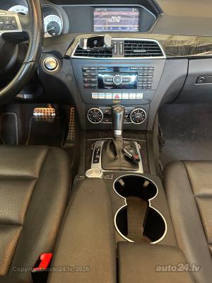 Balts Mercedes-Benz C-Class 2012 Rīga, ar dzinēja tilpumu 3.50 L un nobraukumu 128 tūkst. km par 12000 €, foto 14 vietnē AUTOMOTO.COM.LV