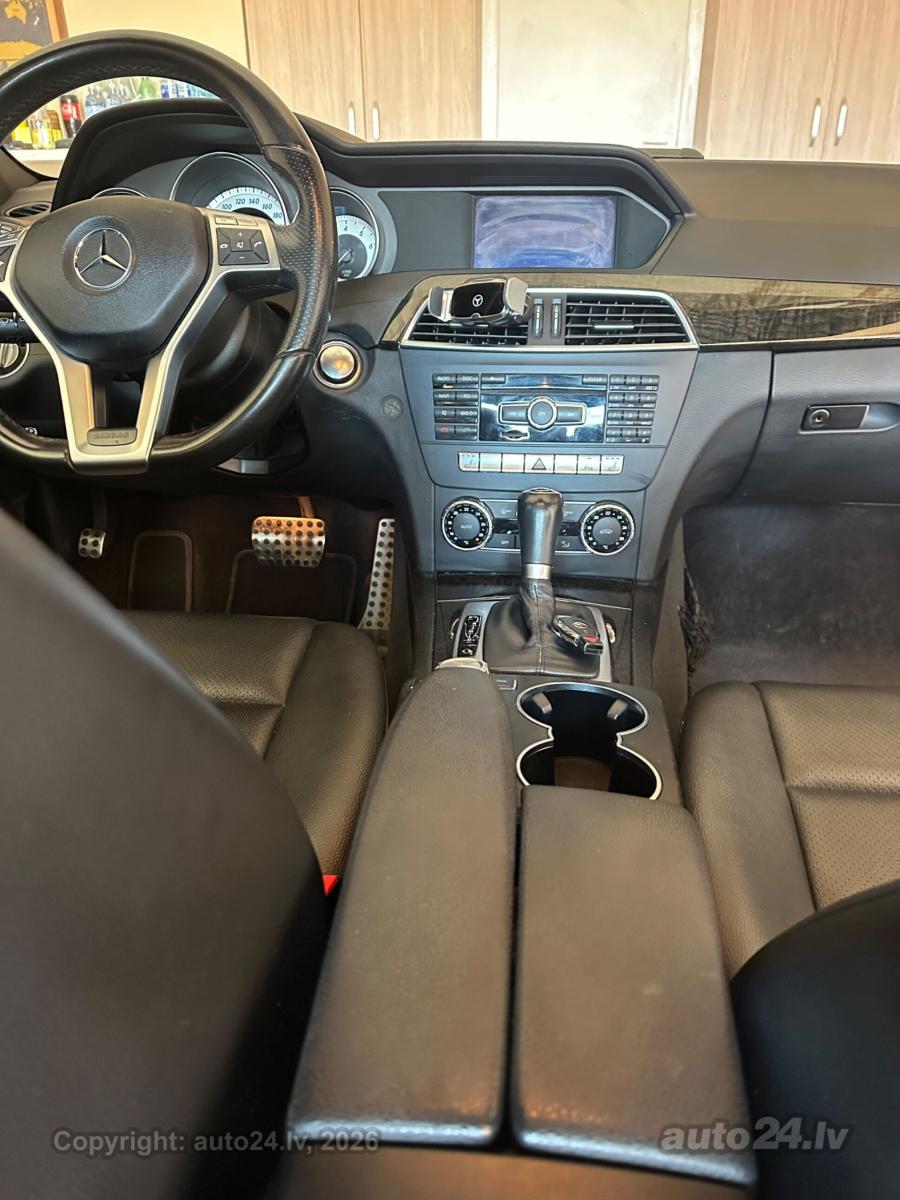 Balts Mercedes-Benz C-Class 2012 Rīga, ar dzinēja tilpumu 3.50 L un nobraukumu 128 tūkst. km par 12000 €, foto 16 vietnē AUTOMOTO.COM.LV